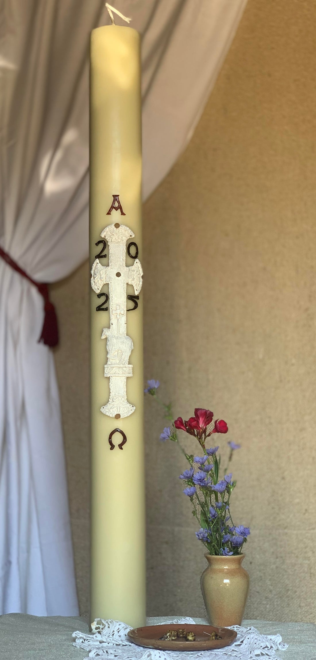 Cierge pascal de tradition 2025 – Cathédrales